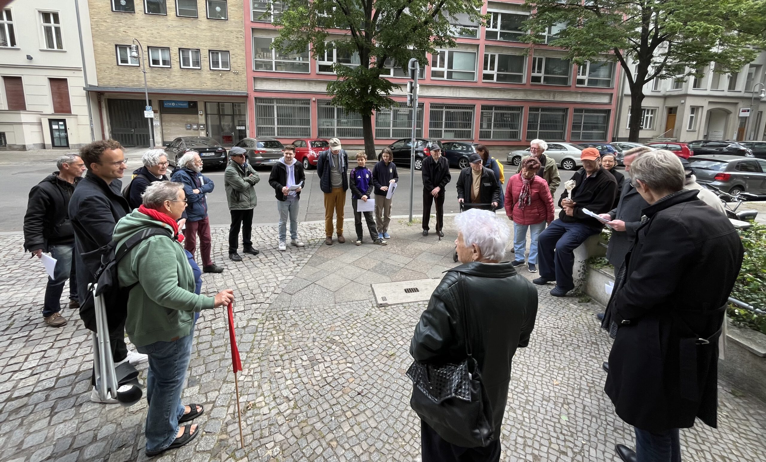 Erinnerungsspaziergang in der Genthiner Straße