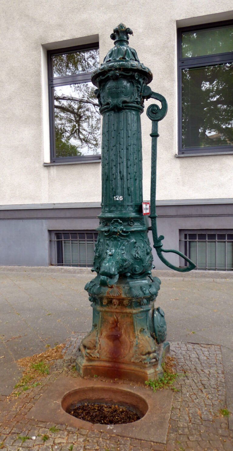 Sie steht wieder an ihrem Platz